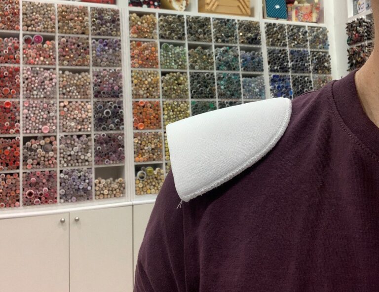 Vuelven las hombreras marcando tendencia - El Blog de Mercería Botton